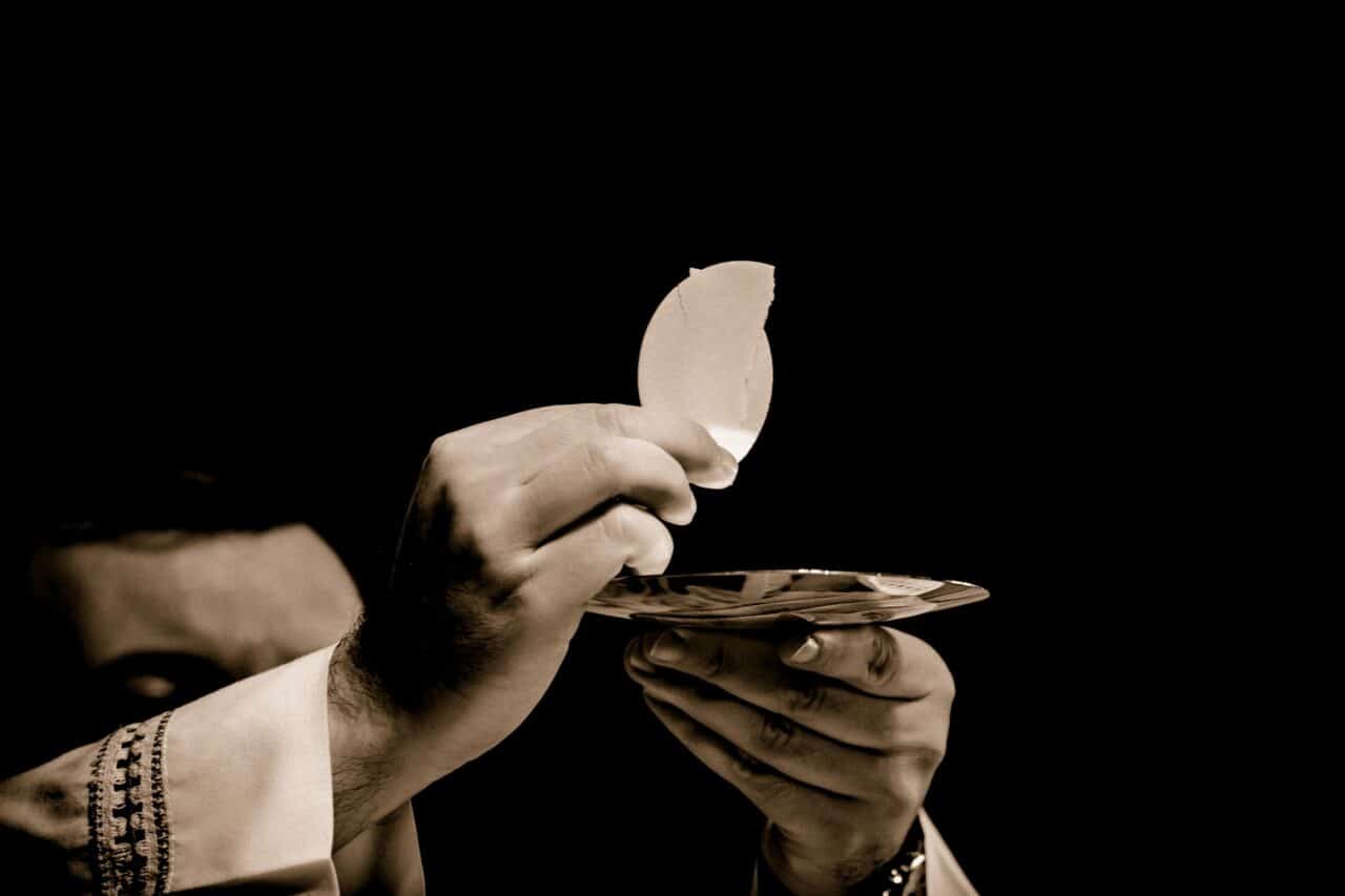 Catholic 101: Transubstantiation - The Jesuit Post
